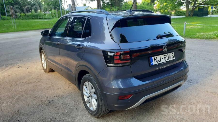 Grey Volkswagen T-Cross 2022 in Riga, with an engine capacity of 1.00 L and mileage of 56 thousand km for 18500 €, photo 6 on AUTOMOTO.COM.LV
