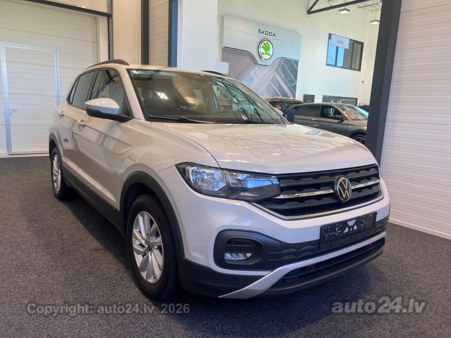 Pelēks Volkswagen T-Cross 2023 Rakvere, ar dzinēja tilpumu 1.00 L un nobraukumu 87 tūkst. km par 17999 €, foto 1 vietnē AUTOMOTO.COM.LV