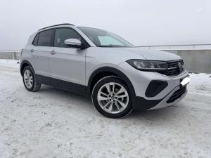 Pelēks Volkswagen T-Cross 2025 Viļņa, ar dzinēja tilpumu 1.00 L un nobraukumu 70 tūkst. km par 21880 €, foto  vietnē AUTOMOTO.COM.LV