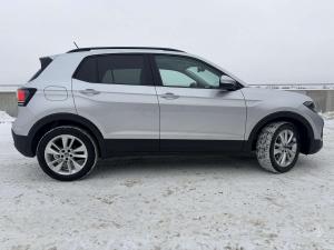 Pelēks Volkswagen T-Cross 2025 Viļņa, ar dzinēja tilpumu 1.00 L un nobraukumu 70 tūkst. km par 21880 €, foto 2 vietnē AUTOMOTO.COM.LV