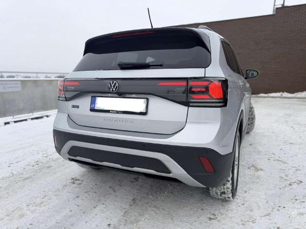 Pelēks Volkswagen T-Cross 2025 Viļņa, ar dzinēja tilpumu 1.00 L un nobraukumu 70 tūkst. km par 21880 €, foto 7 vietnē AUTOMOTO.COM.LV