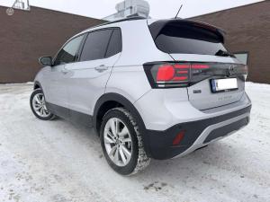 Pelēks Volkswagen T-Cross 2025 Viļņa, ar dzinēja tilpumu 1.00 L un nobraukumu 70 tūkst. km par 21880 €, foto 8 vietnē AUTOMOTO.COM.LV