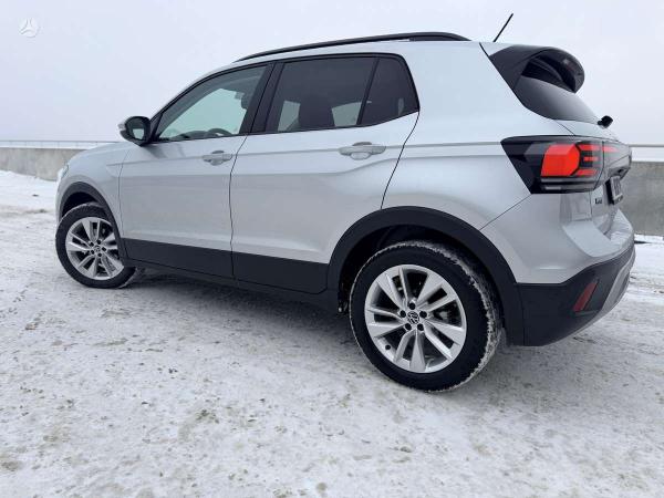 Pelēks Volkswagen T-Cross 2025 Viļņa, ar dzinēja tilpumu 1.00 L un nobraukumu 70 tūkst. km par 21880 €, foto 9 vietnē AUTOMOTO.COM.LV
