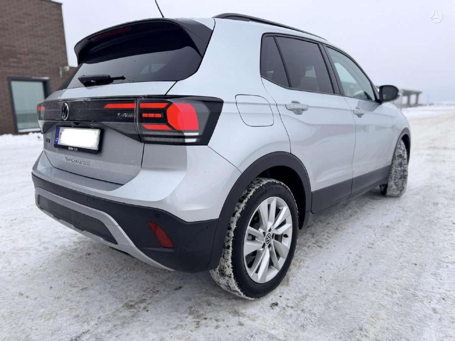Pelēks Volkswagen T-Cross 2025 Viļņa, ar dzinēja tilpumu 1.00 L un nobraukumu 70 tūkst. km par 21880 €, foto 15 vietnē AUTOMOTO.COM.LV