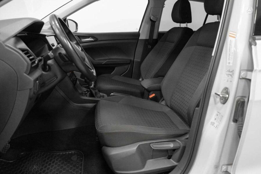Grey Volkswagen T-Cross 2023 in Vilnius, with an engine capacity of 1.00 L and mileage of 67 thousand km for 17500 €, photo 9 on AUTOMOTO.COM.LV