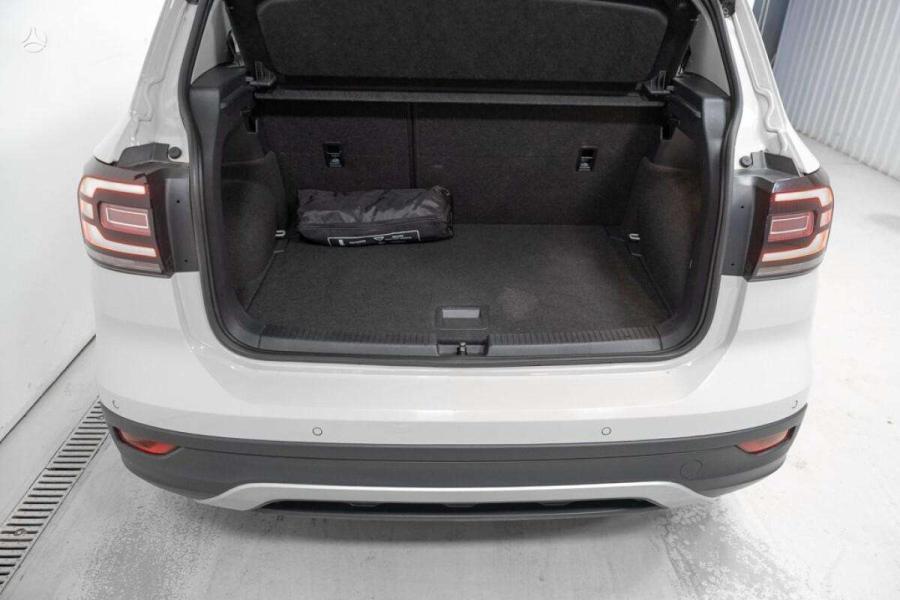 Grey Volkswagen T-Cross 2023 in Vilnius, with an engine capacity of 1.00 L and mileage of 67 thousand km for 17500 €, photo 21 on AUTOMOTO.COM.LV