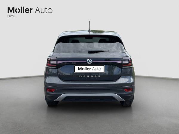 Grey Volkswagen T-Cross 2020 in Parnu, with an engine capacity of 1.00 L and mileage of 165 thousand km for 10900 €, photo 4 on AUTOMOTO.COM.LV
