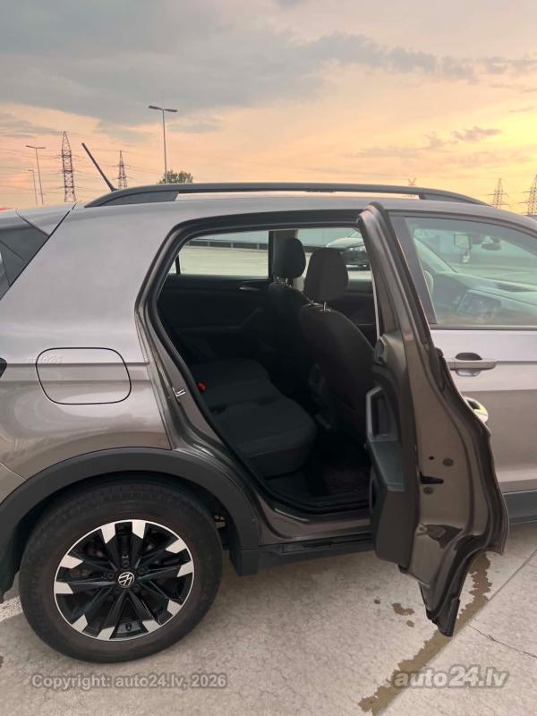 Grey Volkswagen T-Cross 2020 in Tallinn, with an engine capacity of 1.00 L and mileage of 73 thousand km for 16000 €, photo 10 on AUTOMOTO.COM.LV
