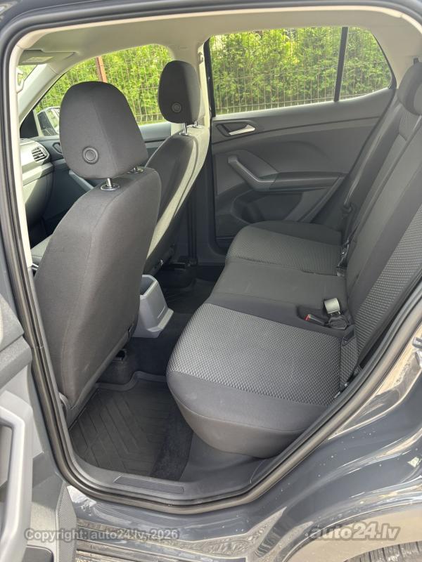Pelēks Volkswagen T-Cross 2020 Jehvi, ar dzinēja tilpumu 1.00 L un nobraukumu 57 tūkst. km par 12900 €, foto 10 vietnē AUTOMOTO.COM.LV