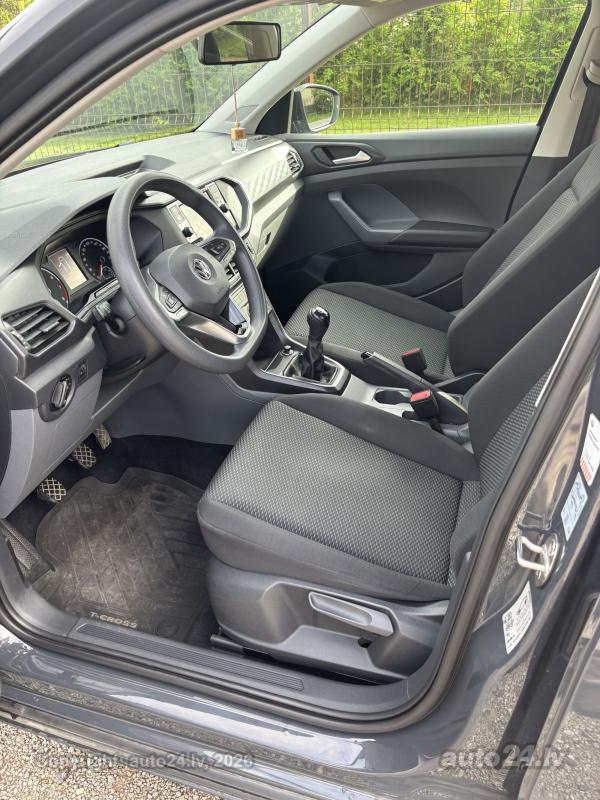 Pelēks Volkswagen T-Cross 2020 Jehvi, ar dzinēja tilpumu 1.00 L un nobraukumu 57 tūkst. km par 12900 €, foto 11 vietnē AUTOMOTO.COM.LV