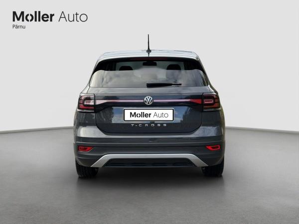 Pelēks Volkswagen T-Cross 2020 Pērnava, ar dzinēja tilpumu 1.00 L un nobraukumu 57 tūkst. km par 14900 €, foto 5 vietnē AUTOMOTO.COM.LV