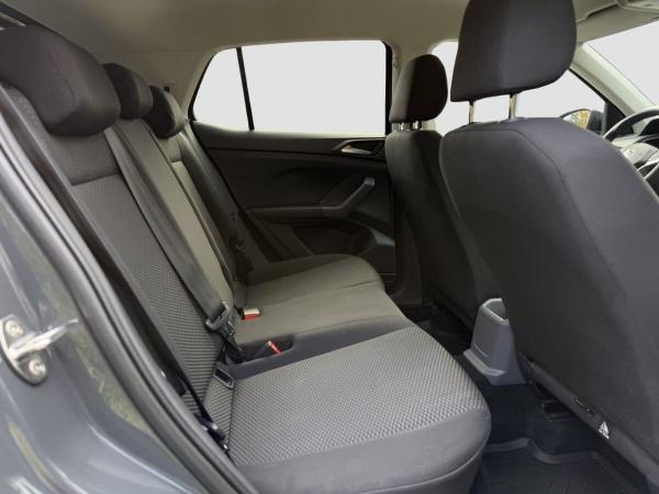 Pelēks Volkswagen T-Cross 2020 Pērnava, ar dzinēja tilpumu 1.00 L un nobraukumu 57 tūkst. km par 14900 €, foto 8 vietnē AUTOMOTO.COM.LV
