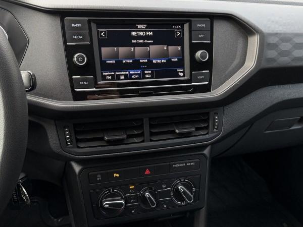 Pelēks Volkswagen T-Cross 2020 Pērnava, ar dzinēja tilpumu 1.00 L un nobraukumu 57 tūkst. km par 14900 €, foto 9 vietnē AUTOMOTO.COM.LV