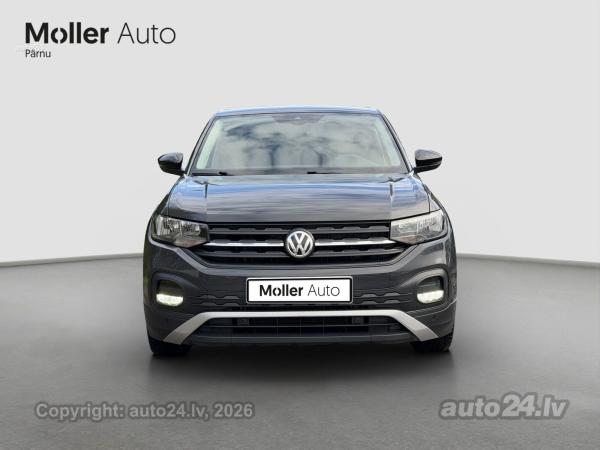Volkswagen T-Cross 2020 in Parnu on AUTOMOTO.COM.LV Grey Volkswagen T-Cross 2020 in Parnu, with an engine capacity of 1.00 L and mileage of 57 thousand km for 14900 €, photo 4 on AUTOMOTO.COM.LV