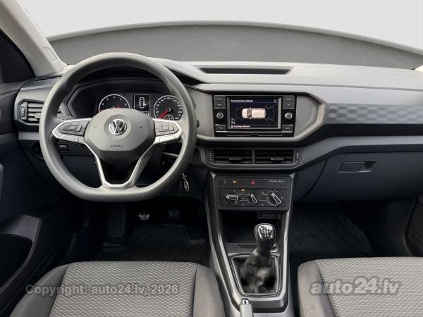 Volkswagen T-Cross 2020 in Parnu on AUTOMOTO.COM.LV Grey Volkswagen T-Cross 2020 in Parnu, with an engine capacity of 1.00 L and mileage of 57 thousand km for 14900 €, photo 7 on AUTOMOTO.COM.LV