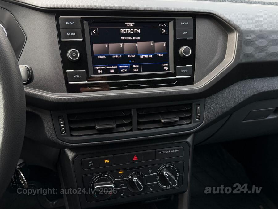 Grey Volkswagen T-Cross 2020 in Parnu, with an engine capacity of 1.00 L and mileage of 57 thousand km for 14900 €, photo 9 on AUTOMOTO.COM.LV