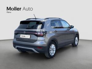Grey Volkswagen T-Cross 2021 in Parnu, with an engine capacity of 1.00 L and mileage of 44 thousand km for 17900 €, photo 3 on AUTOMOTO.COM.LV