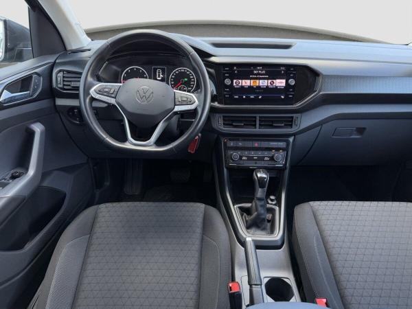 Pelēks Volkswagen T-Cross 2021 Pērnava, ar dzinēja tilpumu 1.00 L un nobraukumu 44 tūkst. km par 17900 €, foto 6 vietnē AUTOMOTO.COM.LV
