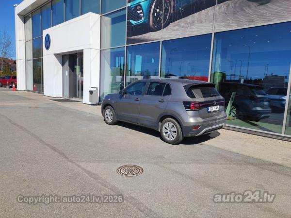 Grey Volkswagen T-Cross 2021 in Tallinn, with an engine capacity of 1.00 L and mileage of 59 thousand km for 14900 €, photo 2 on AUTOMOTO.COM.LV