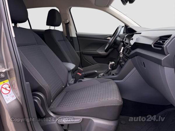 Grey Volkswagen T-Cross 2021 in Parnu, with an engine capacity of 1.00 L and mileage of 75 thousand km for 17900 €, photo 5 on AUTOMOTO.COM.LV