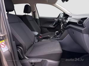Pelēks Volkswagen T-Cross 2021 Pērnava, ar dzinēja tilpumu 1.00 L un nobraukumu 75 tūkst. km par 17900 €, foto 6 vietnē AUTOMOTO.COM.LV