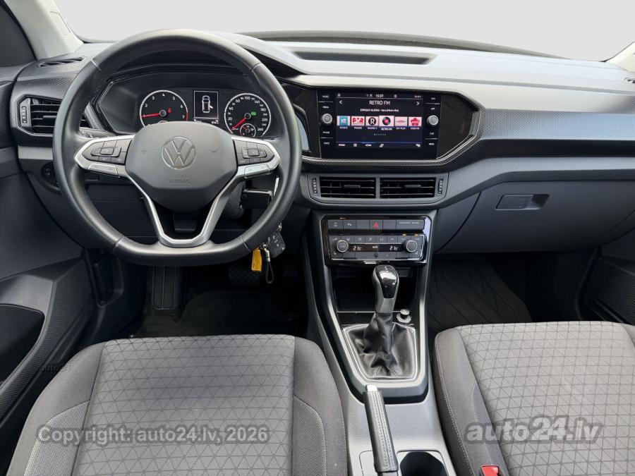 Pelēks Volkswagen T-Cross 2021 Pērnava, ar dzinēja tilpumu 1.00 L un nobraukumu 75 tūkst. km par 17900 €, foto 7 vietnē AUTOMOTO.COM.LV