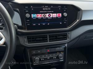 Pelēks Volkswagen T-Cross 2021 Pērnava, ar dzinēja tilpumu 1.00 L un nobraukumu 75 tūkst. km par 17900 €, foto 9 vietnē AUTOMOTO.COM.LV