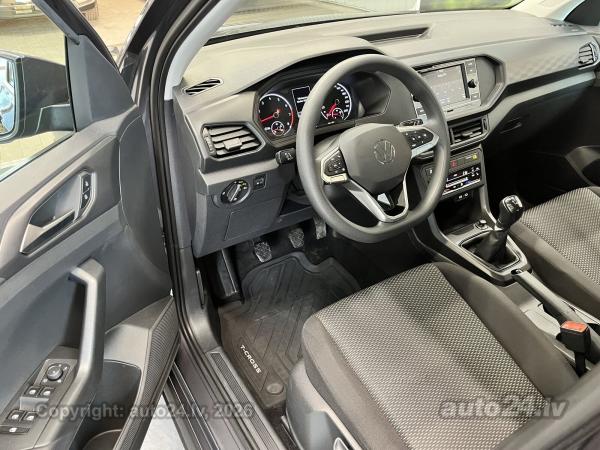 Серый Фольксваген T-Cross 2021 в Таллин, объемом двигателя 1.00 л и пробегом 59 тыс. км за 14999 €, фото 7 на AUTOMOTO.COM.LV