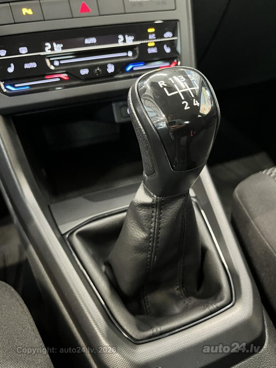 Pelēks Volkswagen T-Cross 2021 Tallina, ar dzinēja tilpumu 1.00 L un nobraukumu 59 tūkst. km par 14999 €, foto 18 vietnē AUTOMOTO.COM.LV