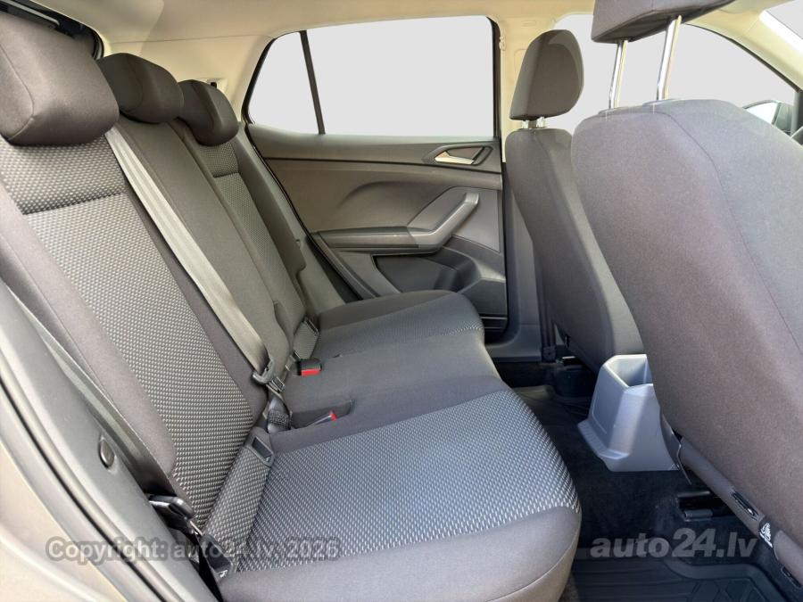 Pelēks Volkswagen T-Cross 2021 Pērnava, ar dzinēja tilpumu 1.00 L un nobraukumu 71 tūkst. km par 15900 €, foto 7 vietnē AUTOMOTO.COM.LV