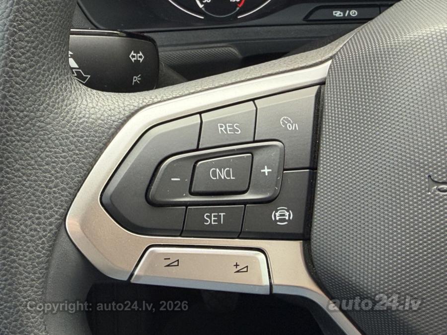 Pelēks Volkswagen T-Cross 2021 Pērnava, ar dzinēja tilpumu 1.00 L un nobraukumu 71 tūkst. km par 15900 €, foto 16 vietnē AUTOMOTO.COM.LV