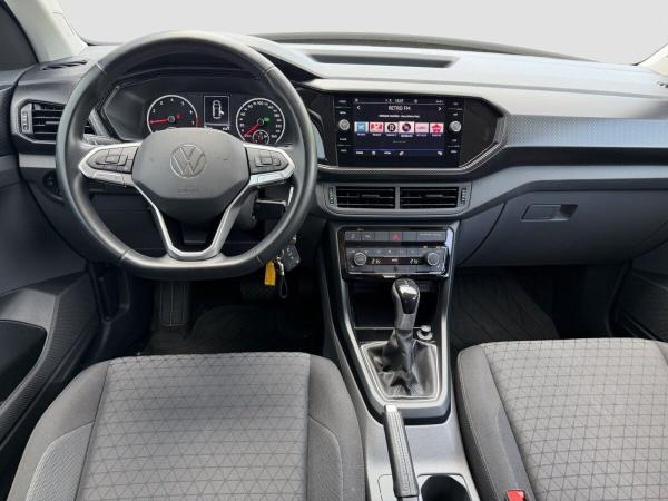 Pelēks Volkswagen T-Cross 2021 Pērnava, ar dzinēja tilpumu 1.00 L un nobraukumu 75 tūkst. km par 17600 €, foto 6 vietnē AUTOMOTO.COM.LV