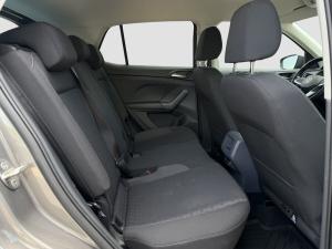 Pelēks Volkswagen T-Cross 2021 Pērnava, ar dzinēja tilpumu 1.00 L un nobraukumu 75 tūkst. km par 17600 €, foto 8 vietnē AUTOMOTO.COM.LV