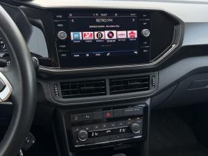 Pelēks Volkswagen T-Cross 2021 Pērnava, ar dzinēja tilpumu 1.00 L un nobraukumu 75 tūkst. km par 17600 €, foto 9 vietnē AUTOMOTO.COM.LV