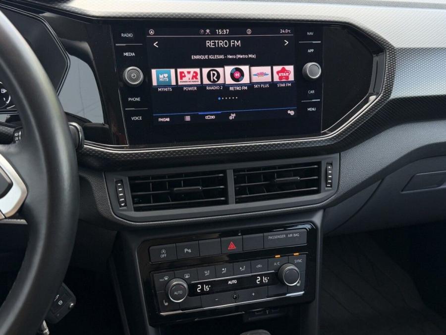 Pelēks Volkswagen T-Cross 2021 Pērnava, ar dzinēja tilpumu 1.00 L un nobraukumu 75 tūkst. km par 17600 €, foto 9 vietnē AUTOMOTO.COM.LV