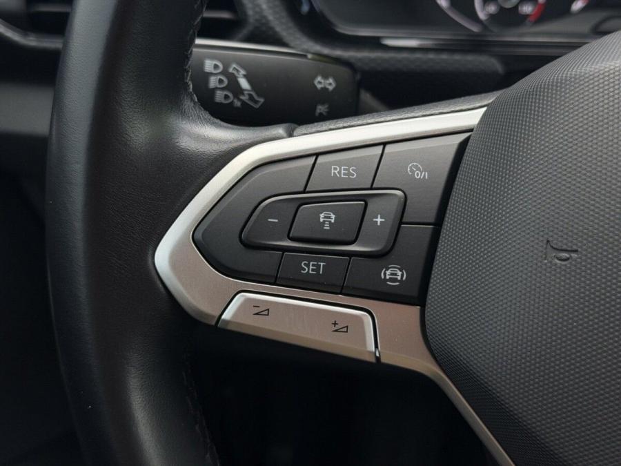 Pelēks Volkswagen T-Cross 2021 Pērnava, ar dzinēja tilpumu 1.00 L un nobraukumu 75 tūkst. km par 17600 €, foto 15 vietnē AUTOMOTO.COM.LV