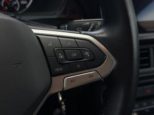 Pelēks Volkswagen T-Cross 2021 Pērnava, ar dzinēja tilpumu 1.00 L un nobraukumu 75 tūkst. km par 17600 €, foto 16 vietnē AUTOMOTO.COM.LV