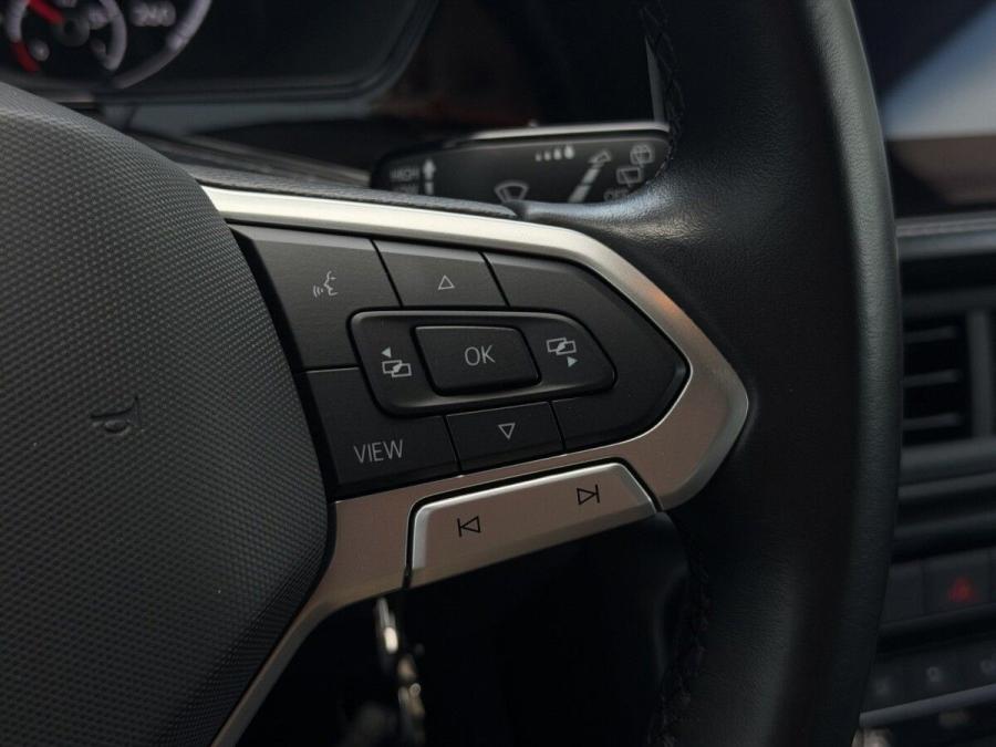Pelēks Volkswagen T-Cross 2021 Pērnava, ar dzinēja tilpumu 1.00 L un nobraukumu 75 tūkst. km par 17600 €, foto 16 vietnē AUTOMOTO.COM.LV