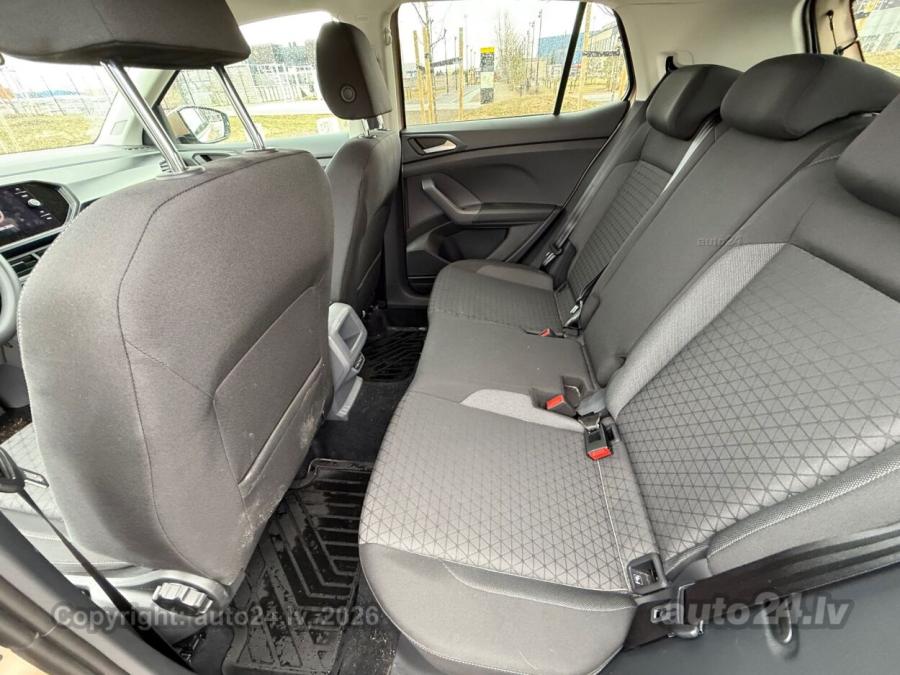 Volkswagen T-Cross 2020 in Tallinn, with an engine capacity of 1.00 L and mileage of 15 thousand km for 17800 €, photo 8 on AUTOMOTO.COM.LV