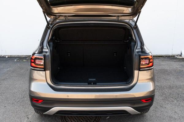 Volkswagen T-Cross 2021 Rīga, ar dzinēja tilpumu 1.00 L un nobraukumu 48 tūkst. km par 15750 €, foto 8 vietnē AUTOMOTO.COM.LV