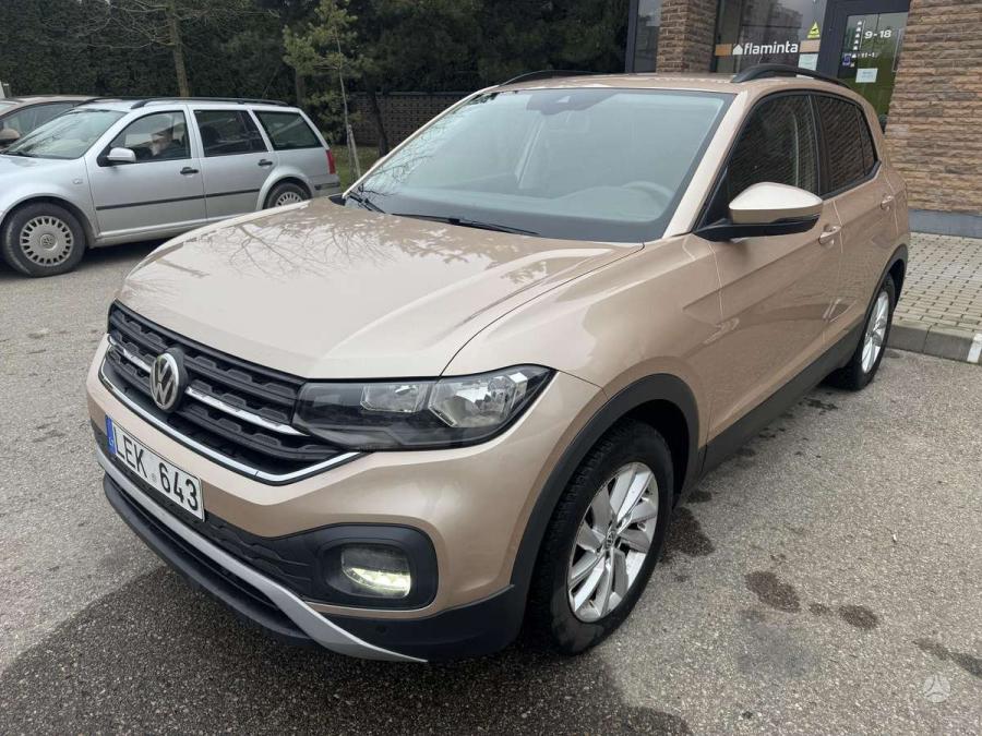 Orange Volkswagen T-Cross 2019 in Kaunas, with an engine capacity of 1.00 L and mileage of 50 thousand km for 15999 €, photo 1 on AUTOMOTO.COM.LV