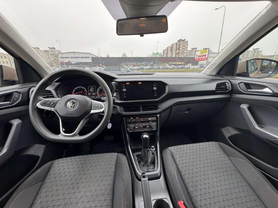 Orange Volkswagen T-Cross 2019 in Kaunas, with an engine capacity of 1.00 L and mileage of 50 thousand km for 15999 €, photo 11 on AUTOMOTO.COM.LV