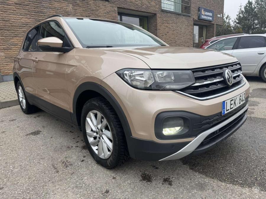 Orange Volkswagen T-Cross 2019 in Kaunas, with an engine capacity of 1.00 L and mileage of 50 thousand km for 15999 €, photo 24 on AUTOMOTO.COM.LV