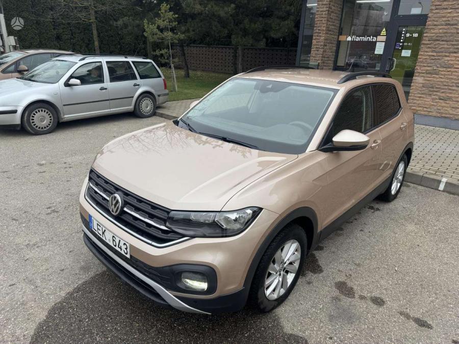 Orange Volkswagen T-Cross 2019 in Kaunas, with an engine capacity of 1.00 L and mileage of 50 thousand km for 15999 €, photo 27 on AUTOMOTO.COM.LV