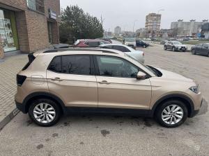 Orange Volkswagen T-Cross 2019 in Kaunas, with an engine capacity of 1.00 L and mileage of 50 thousand km for 15999 €, photo 35 on AUTOMOTO.COM.LV