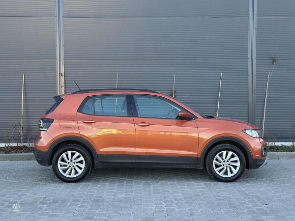 Orange Volkswagen T-Cross 2019 in Vilnius, with an engine capacity of 1.00 L and mileage of 272 thousand km for 11699 €, photo 6 on AUTOMOTO.COM.LV