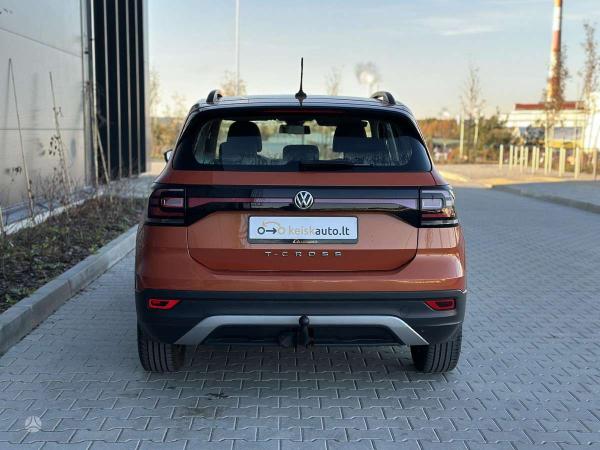 Orange Volkswagen T-Cross 2019 in Vilnius, with an engine capacity of 1.00 L and mileage of 272 thousand km for 11699 €, photo 8 on AUTOMOTO.COM.LV