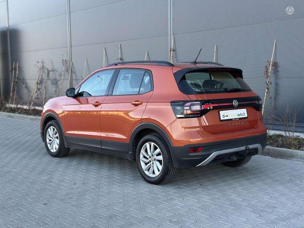 Orange Volkswagen T-Cross 2019 in Vilnius, with an engine capacity of 1.00 L and mileage of 272 thousand km for 11699 €, photo 9 on AUTOMOTO.COM.LV