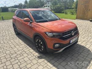 Oranžs Volkswagen T-Cross 2019 Valmiera, ar dzinēja tilpumu 1.00 L un nobraukumu 63 tūkst. km par 15500 €, foto  vietnē AUTOMOTO.COM.LV