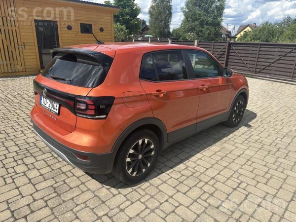 Orange Volkswagen T-Cross 2019 in Valmiera, with an engine capacity of 1.00 L and mileage of 63 thousand km for 15500 €, photo 5 on AUTOMOTO.COM.LV